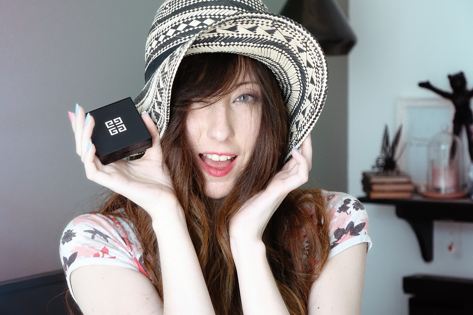 JANIS-EN-SUCRE-Givenchy-Makeup-Nouveautes-2022-prisme-libre-poudre ...